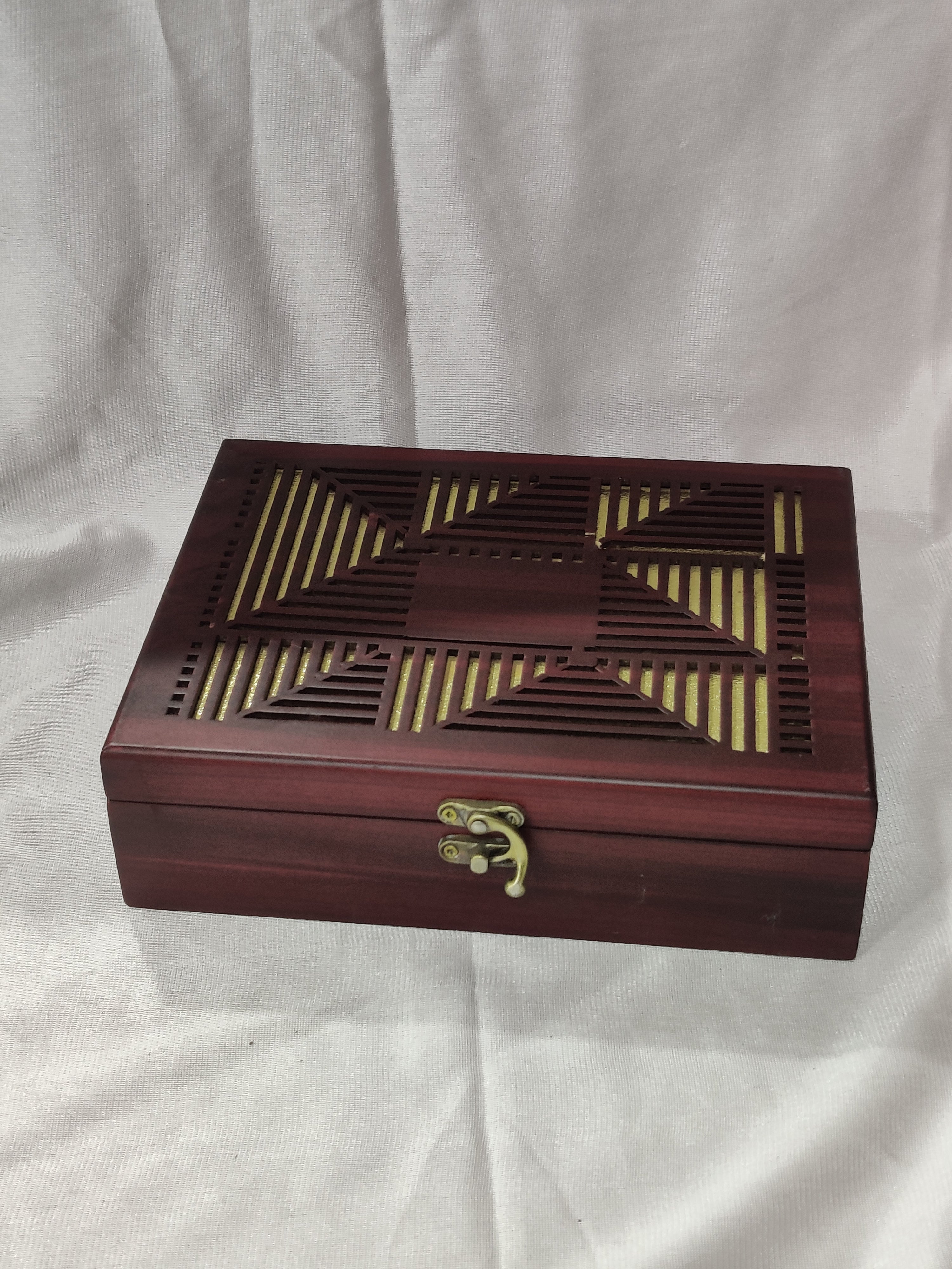 Wood hamper box size-9*7*2.7 inch – Bakeworld Retails Pvt Ltd