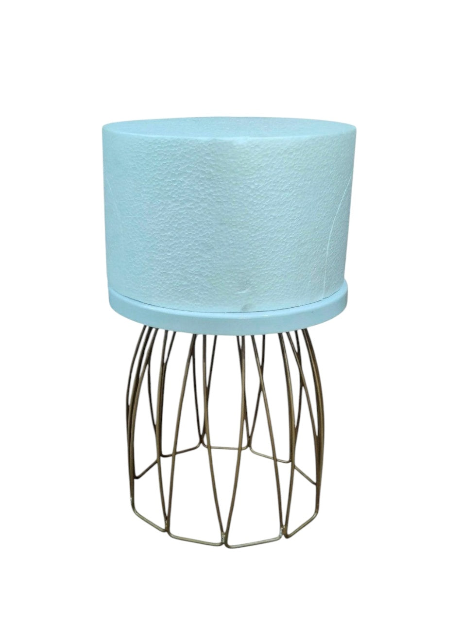 White Metal Plate With Geometric Style Golden Metal Rod Cake Stand ...