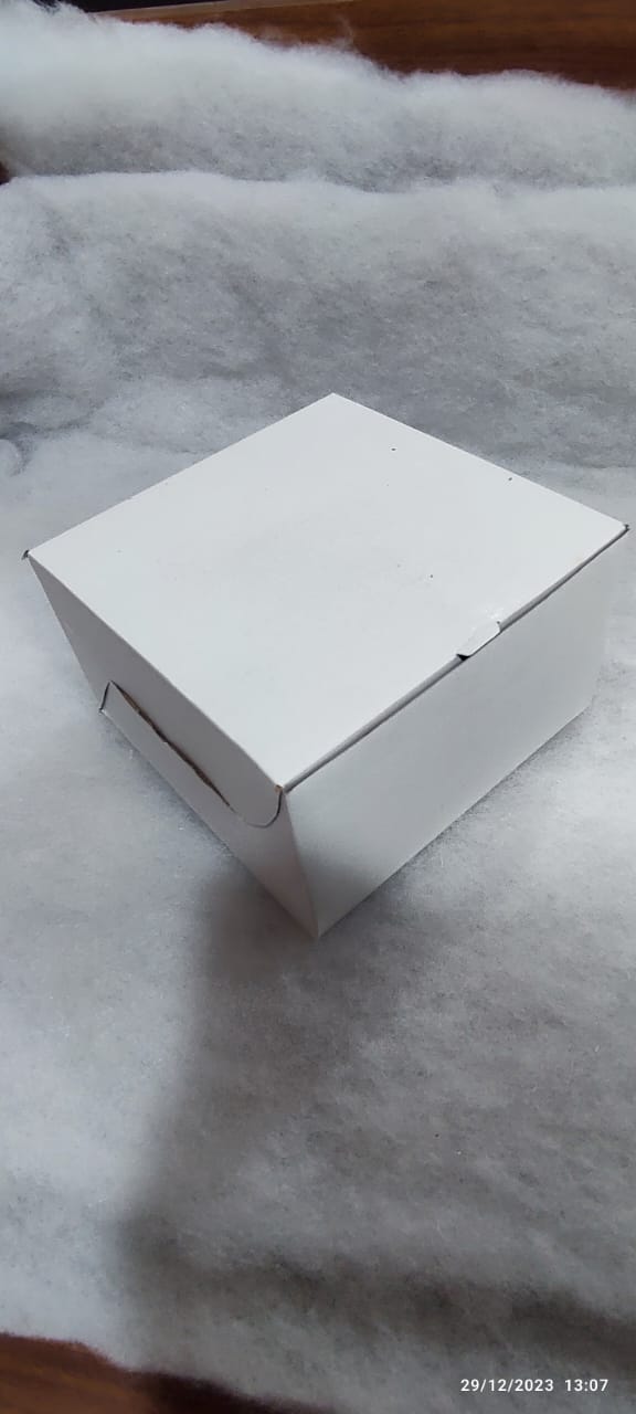 1 Pound Cake Box 8X8X5 White – Bakeworld Retails Pvt Ltd